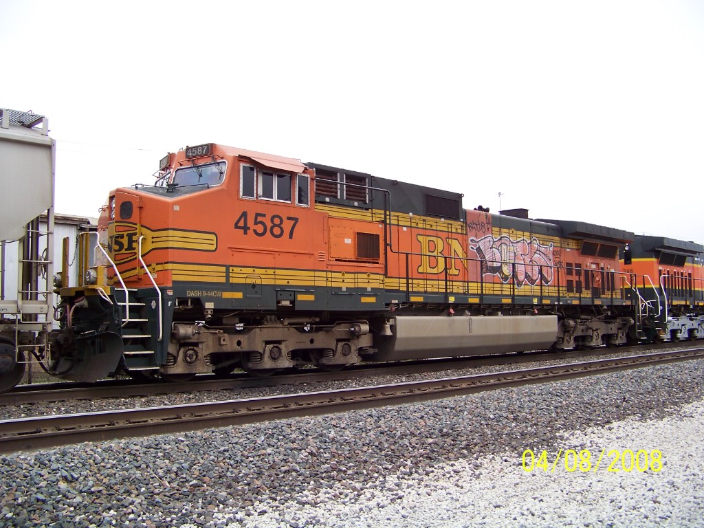 BNSF C44-9W 4587